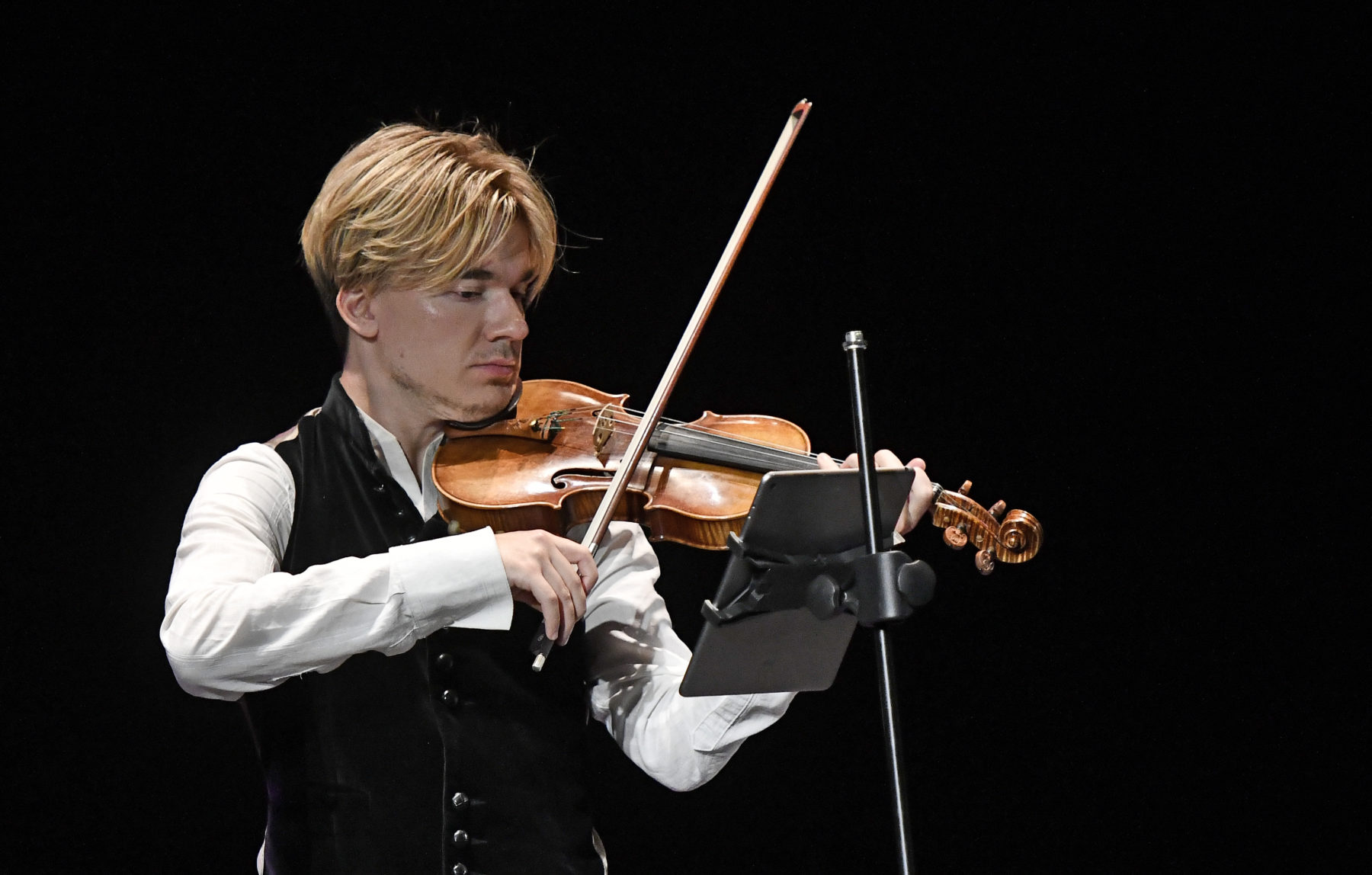 Exitosa presentación de Yury Revich en el Teatro Regional Cervantes ...